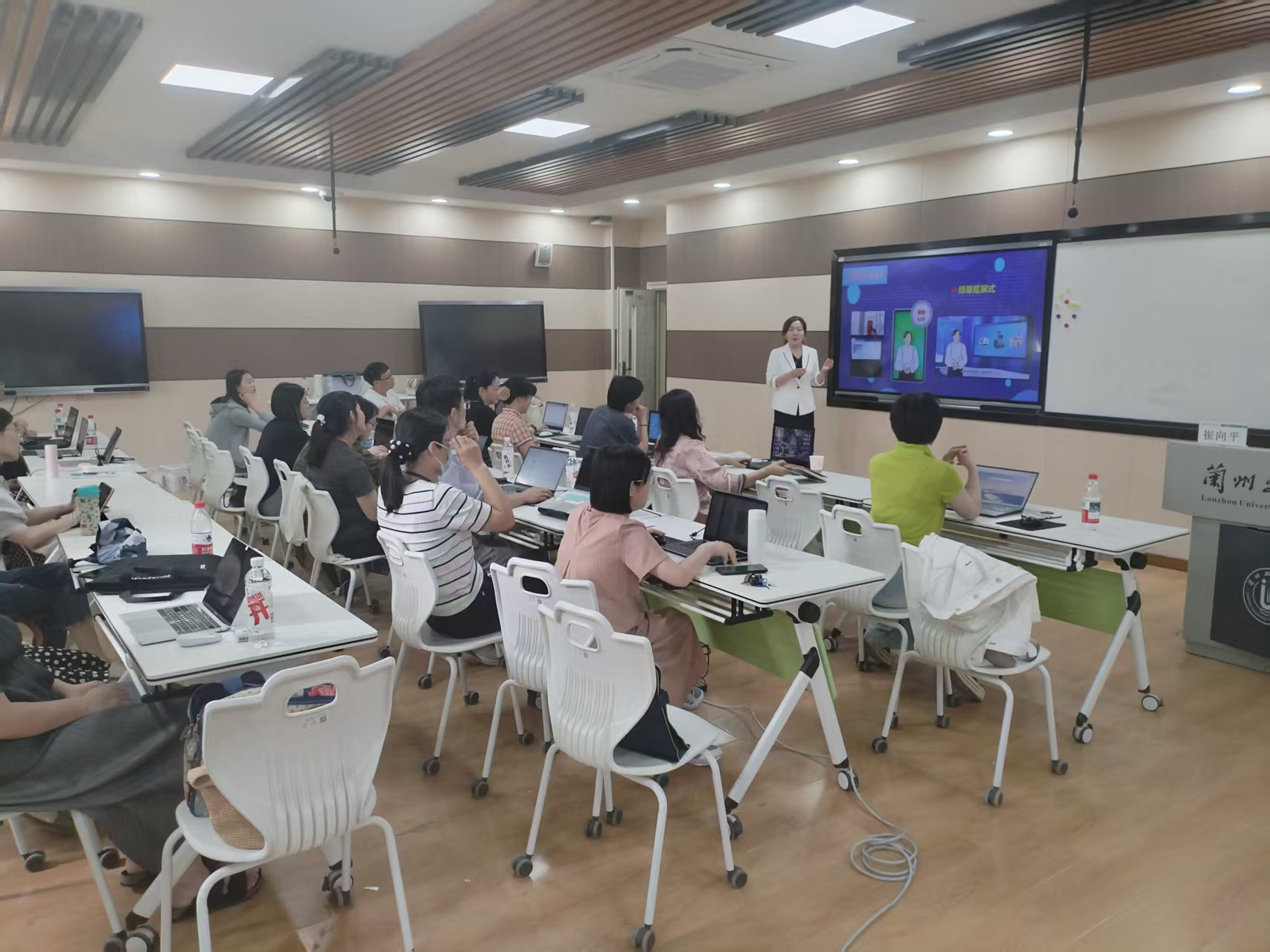 我校举办AI赋能教学工作坊提升教师数字化素养